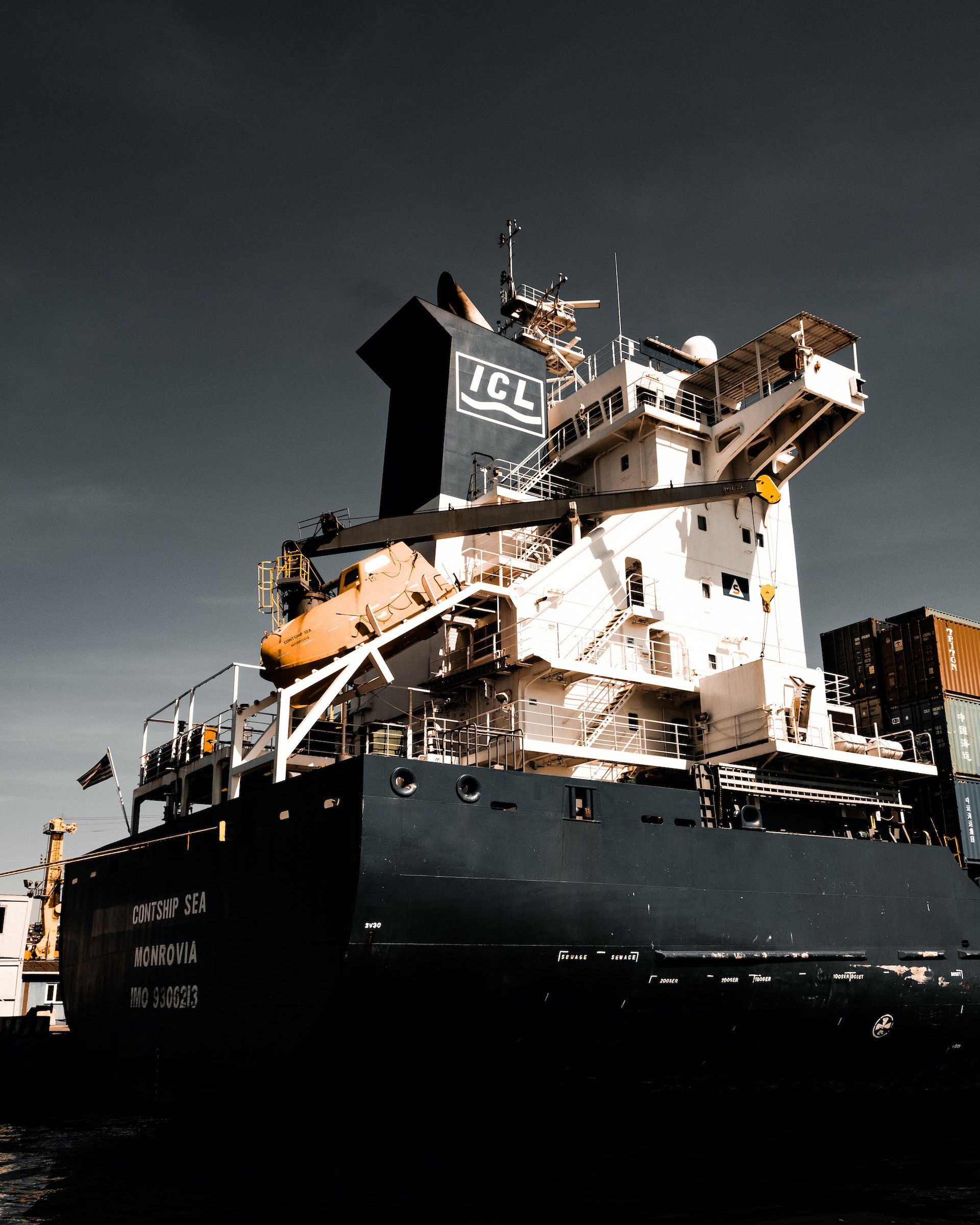 AIS navigational status of vessels - Aviation database and API